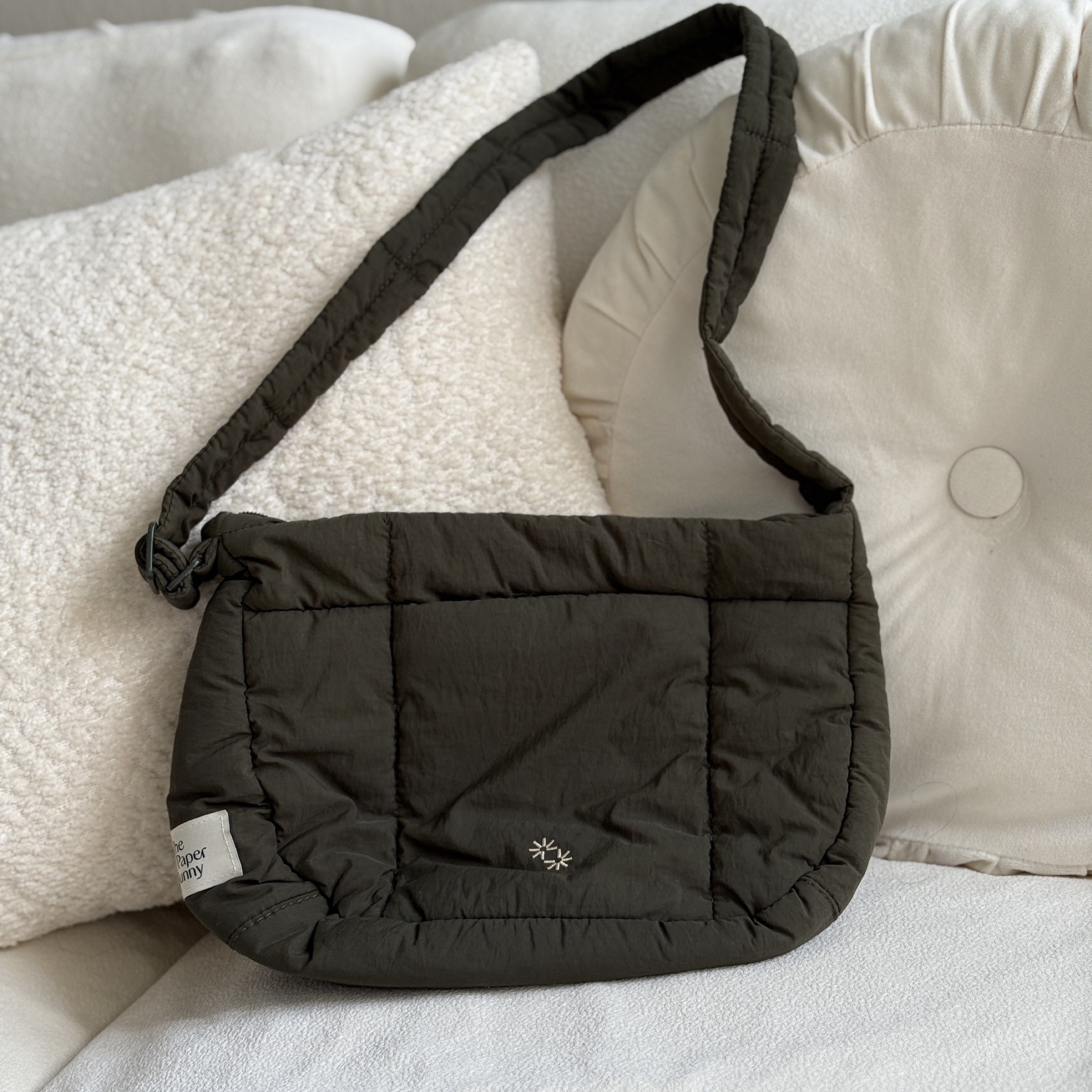 The Paper Bunny Puffer Swing - Hunter, Women's Fashion, Bags & Wallets ...