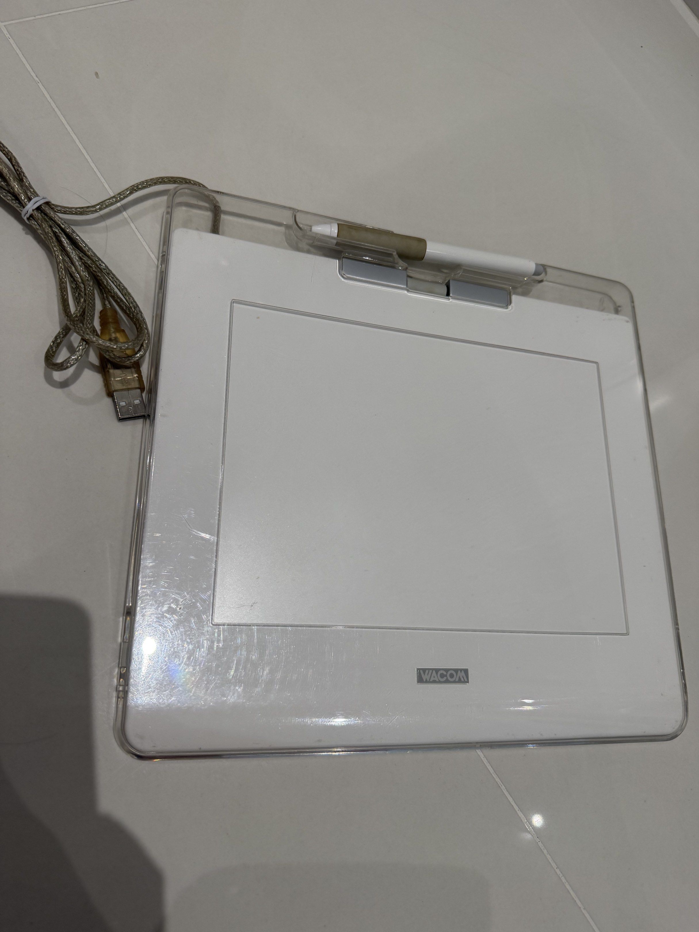 Wacom Drawing Tablet with Pen CTE-640, Computers & Tech, Parts ...