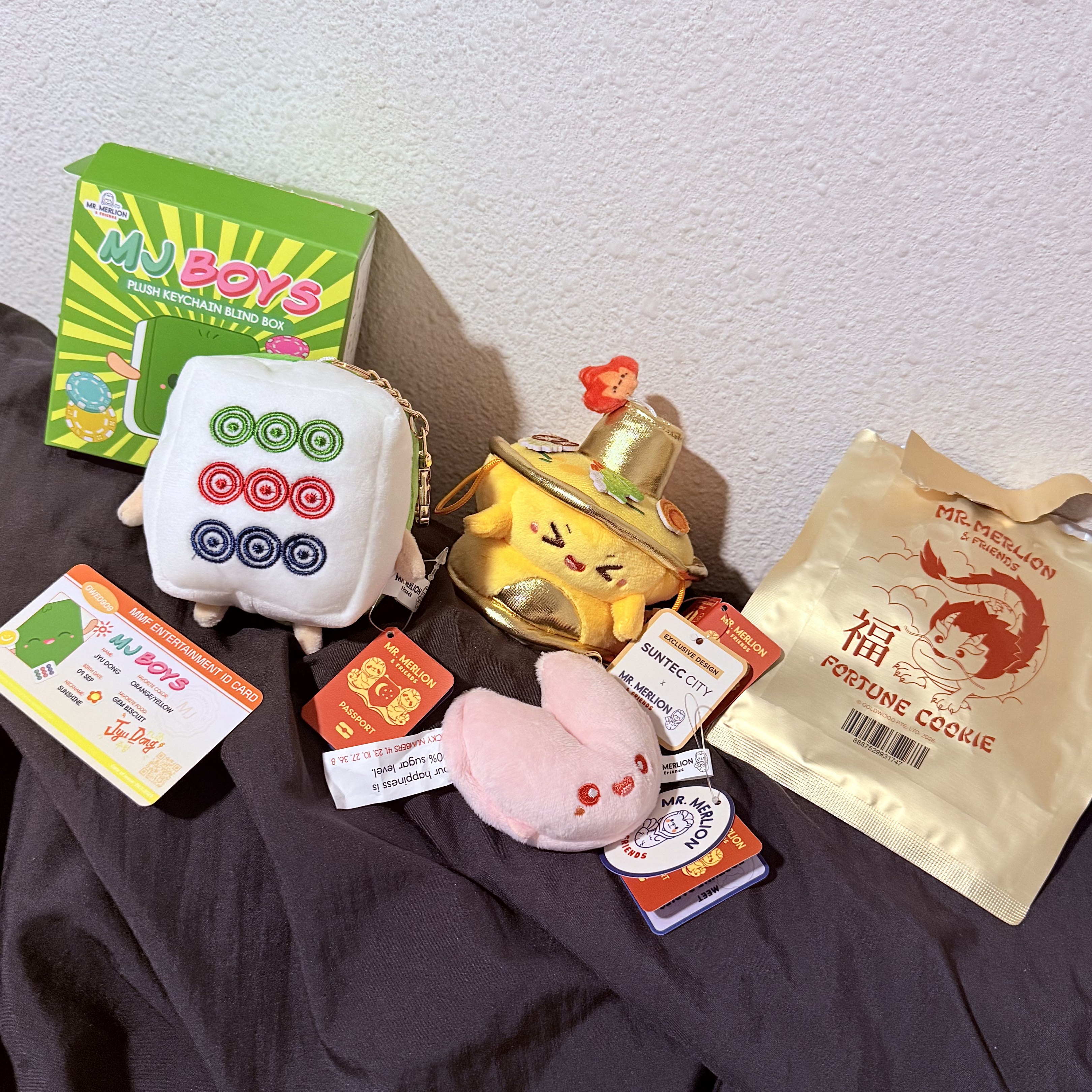 BNWT Mr Merlion Prosperity Fest Fortune Babies (Pink)/ Golden Hotpot ...