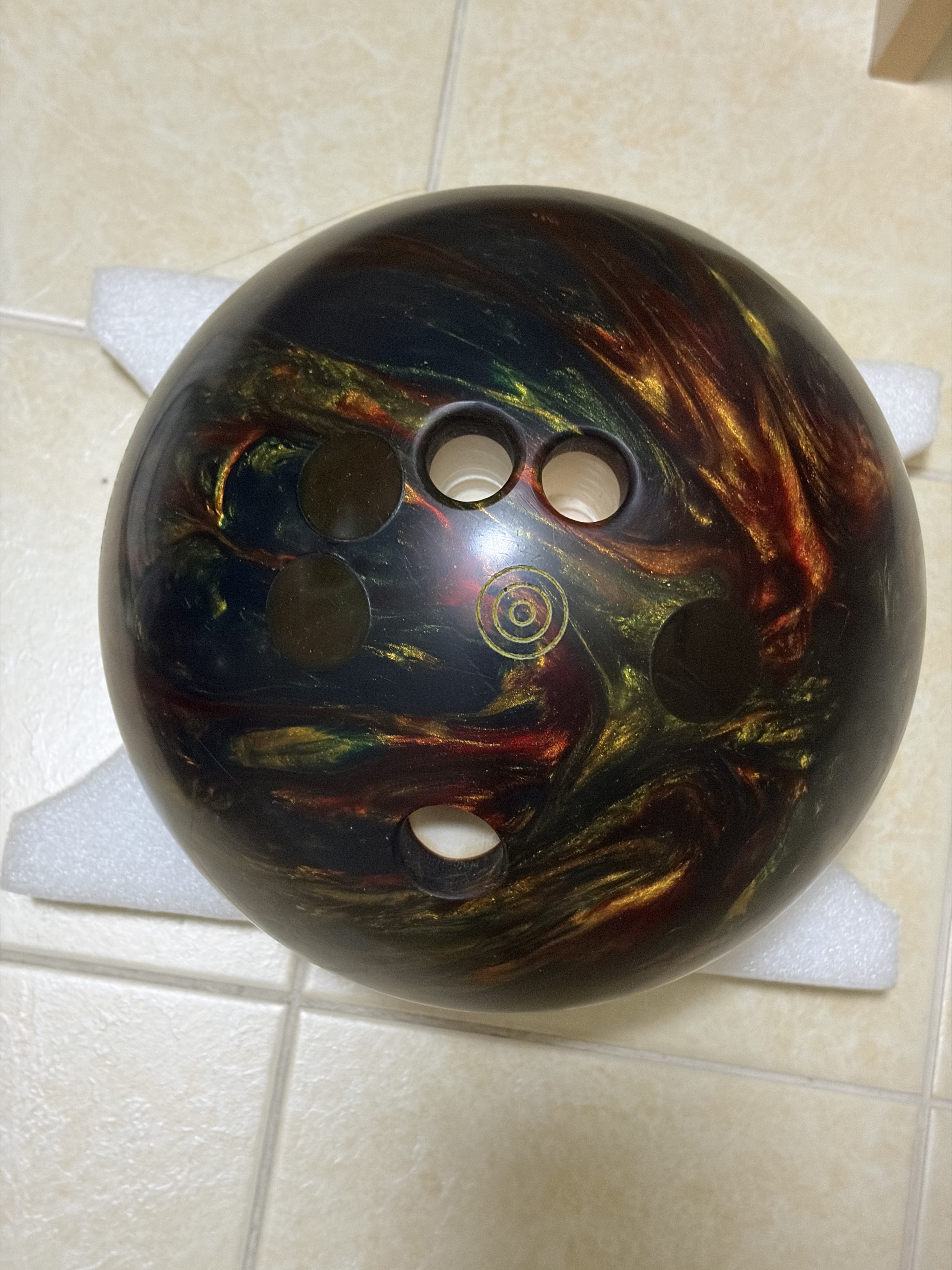 Ebonite 10 lb Bowling Ball, Sports Equipment, Sports & Games, Billiards ...