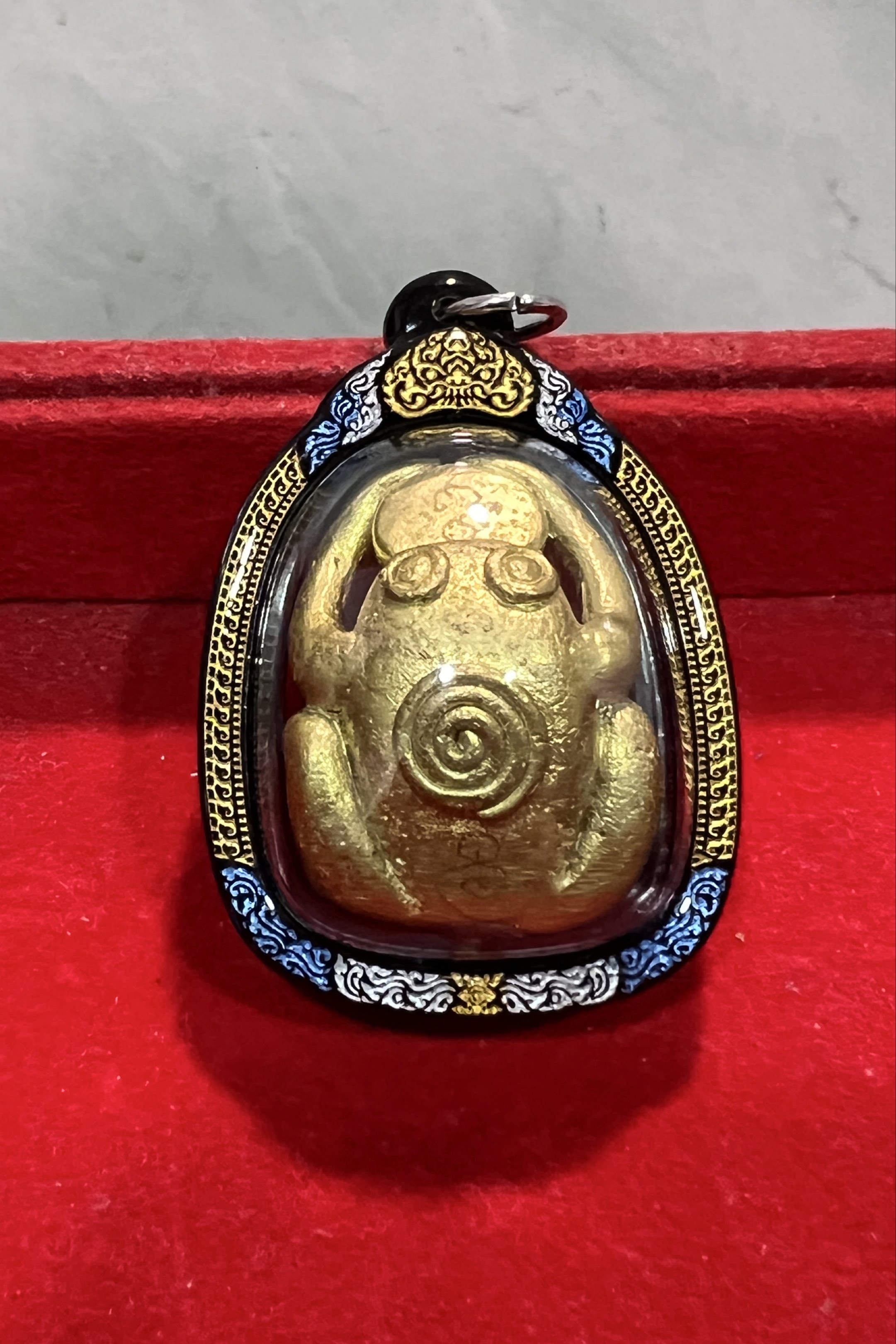 Golden Frog Eat Moon Rahu AJ Khong, Hobbies & Toys, Religious Items on ...