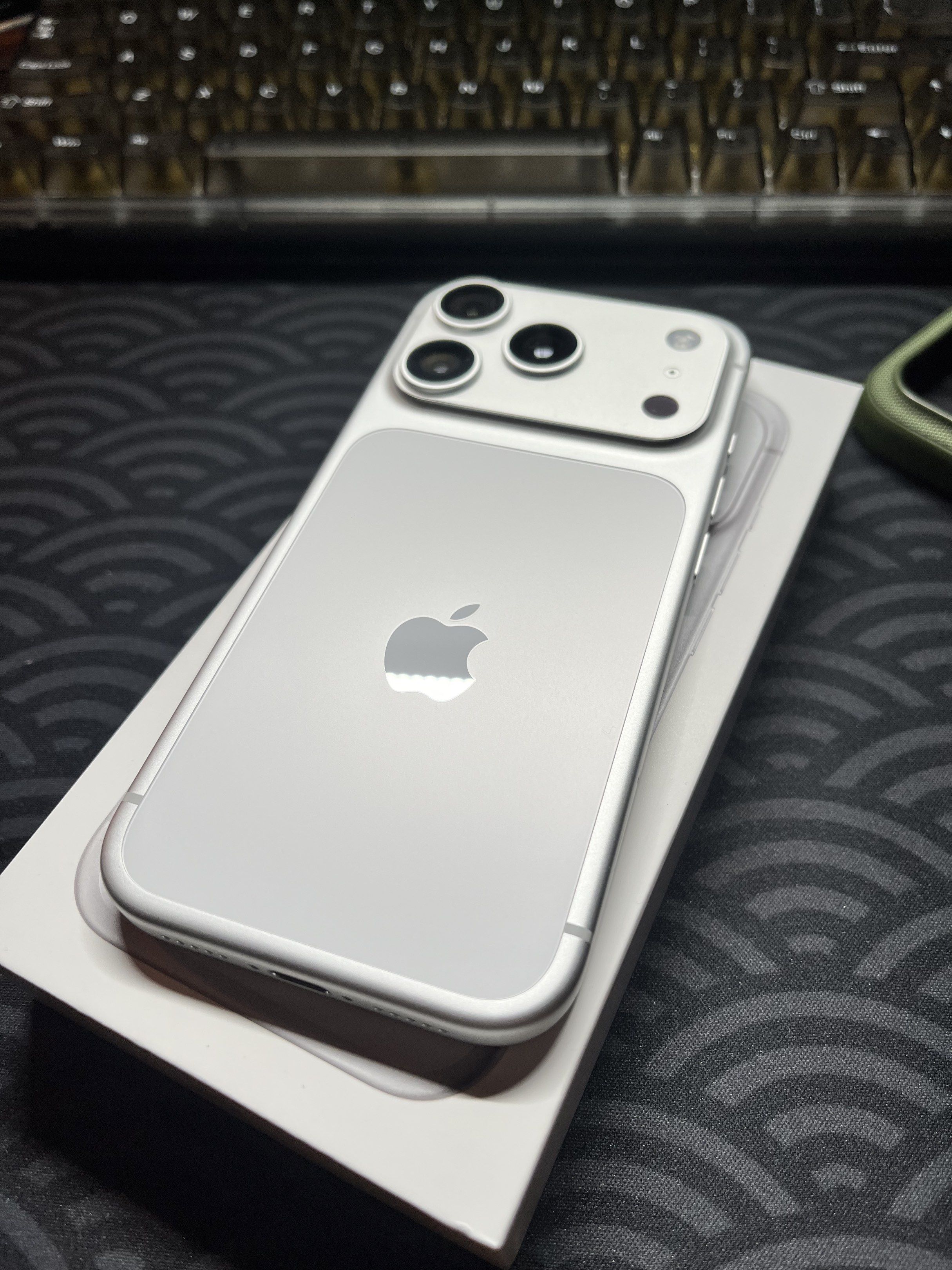 iPhone 17 Pro Silver 256GB, Mobile Phones & Gadgets, Mobile Phones ...