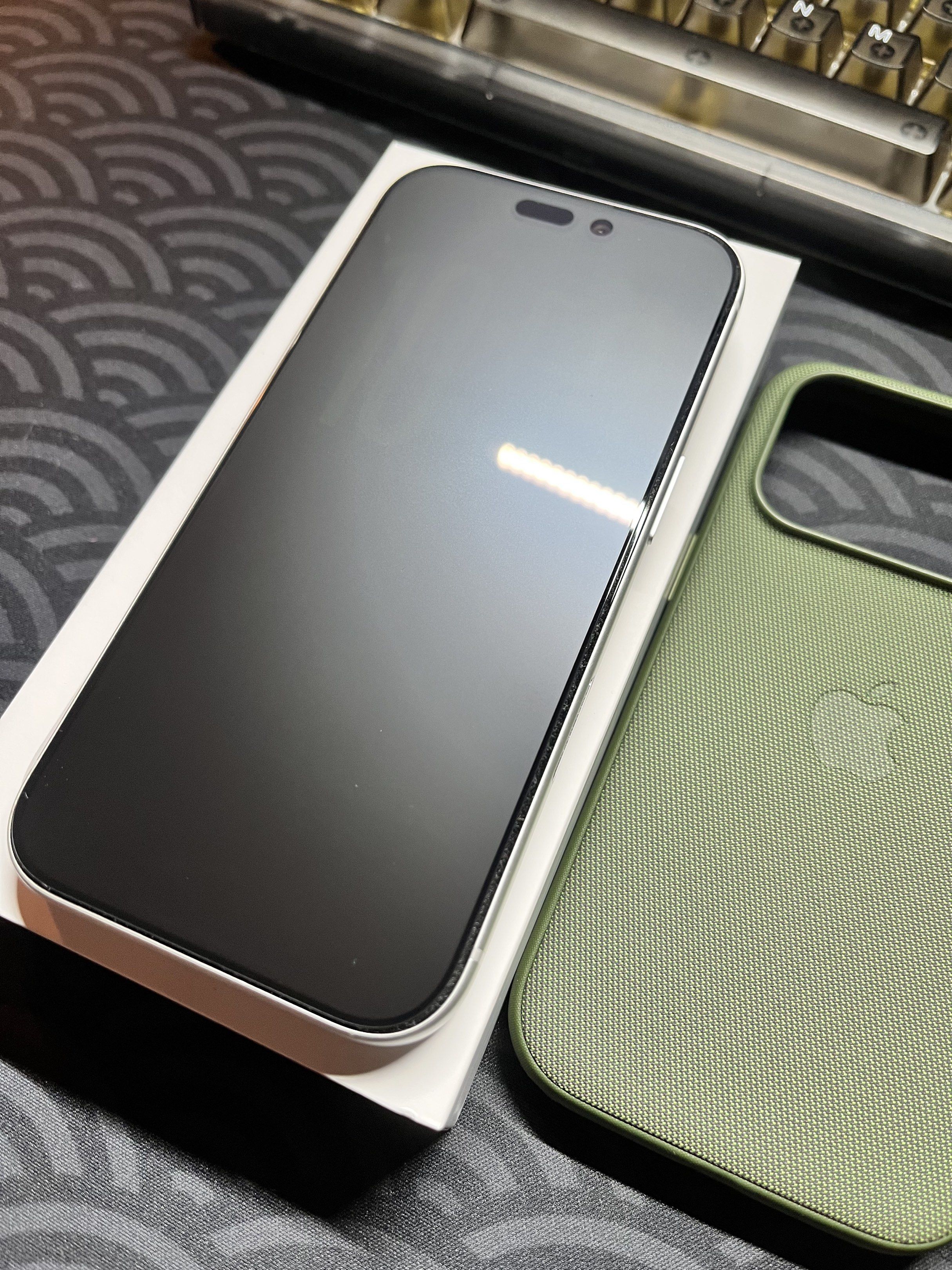 iPhone 17 Pro Silver 256GB, Mobile Phones & Gadgets, Mobile Phones ...