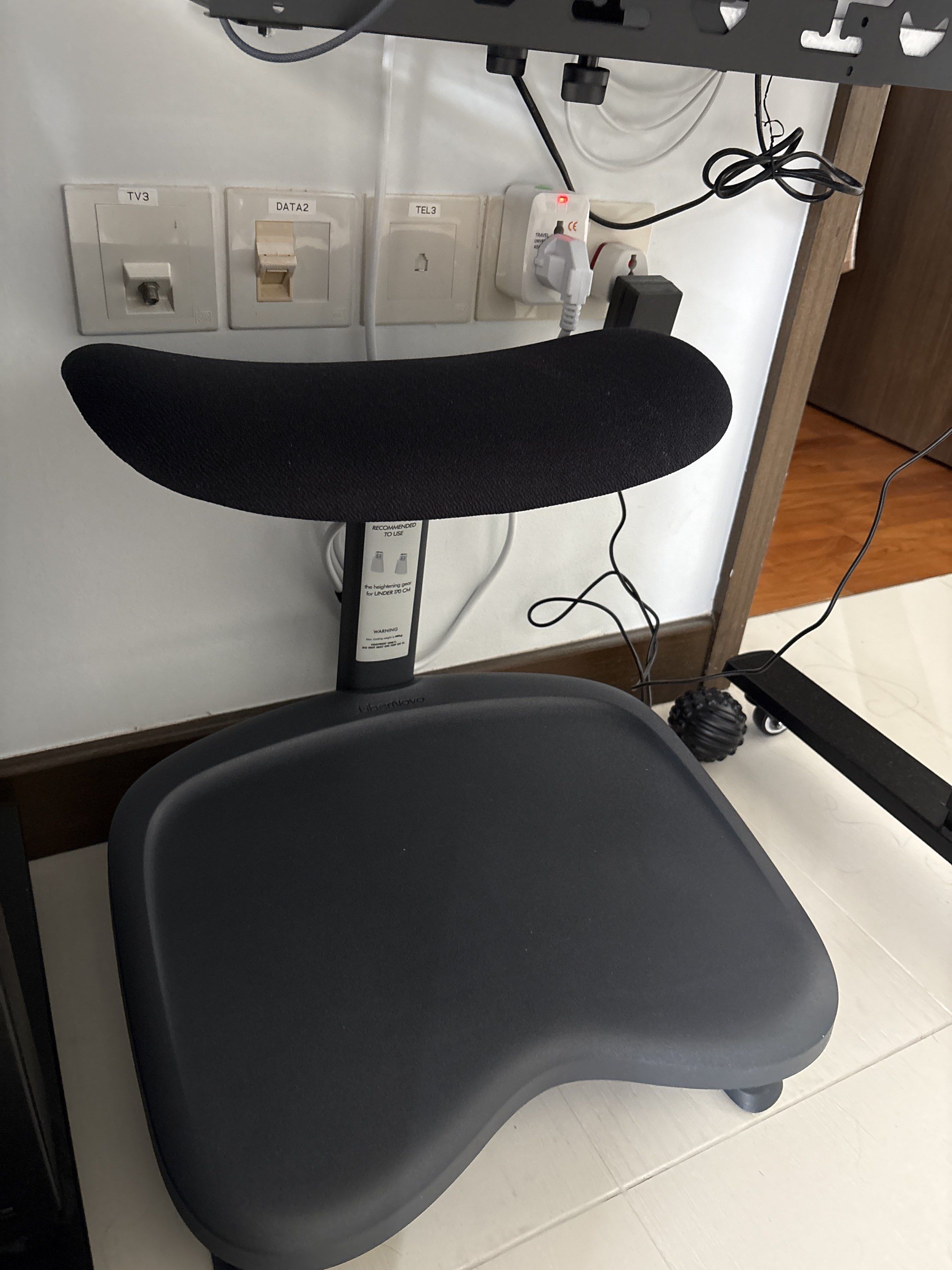 Libernovo Omni with leg rest - New, Furniture & Home Living, Furniture ...