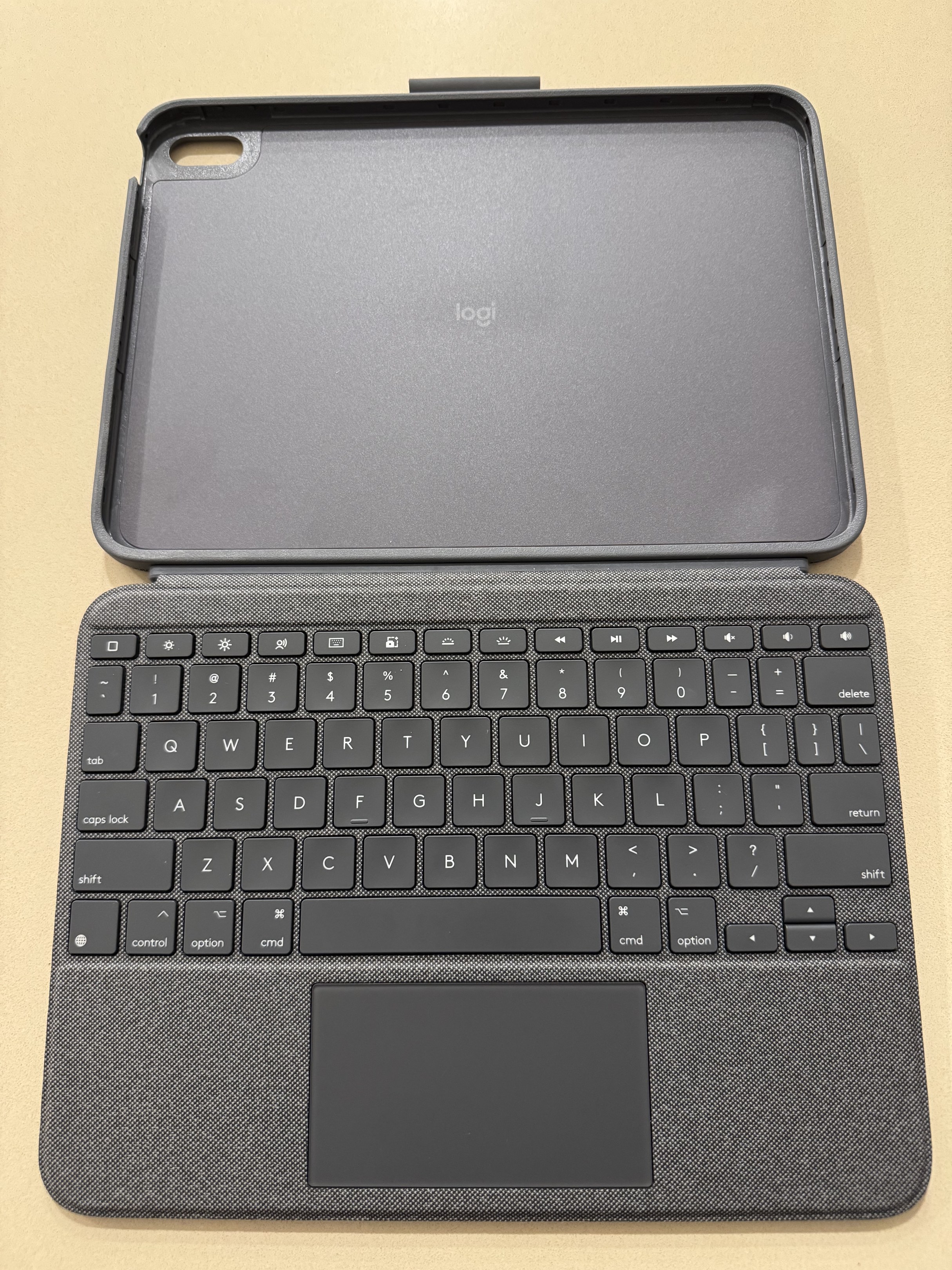 Logitech COMBO TOUCH IPAD Casing, Mobile Phones & Gadgets, Mobile ...