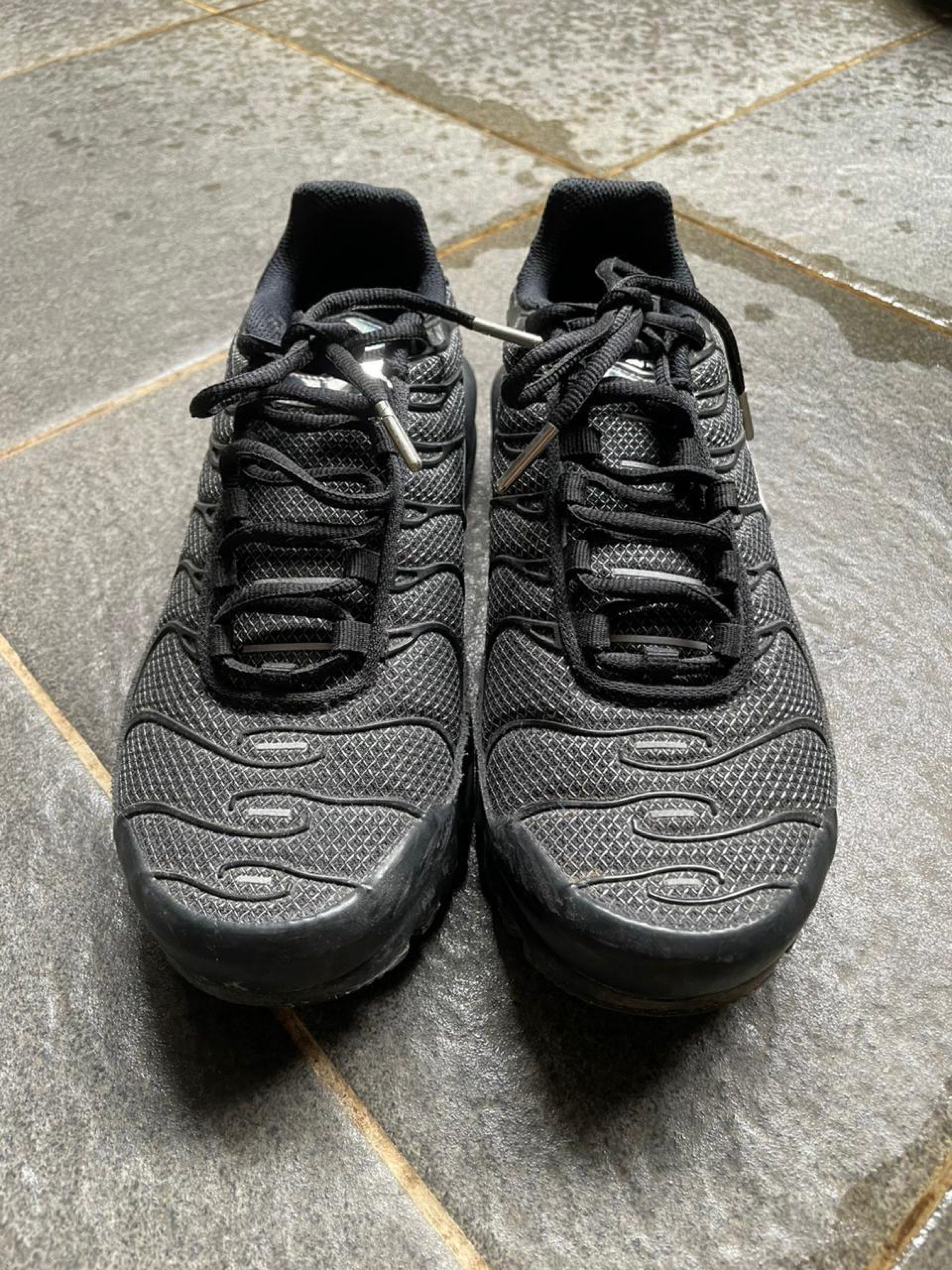 Nike Air Max Plus TN Black, Fesyen Wanita, Sepatu di Carousell
