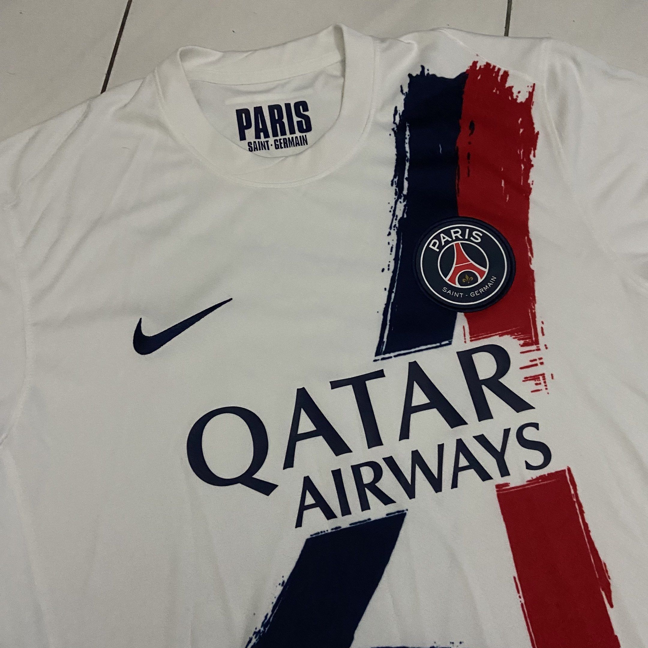 Nike psg 25/26 stadium away, Men's Fashion, Activewear on Carousell