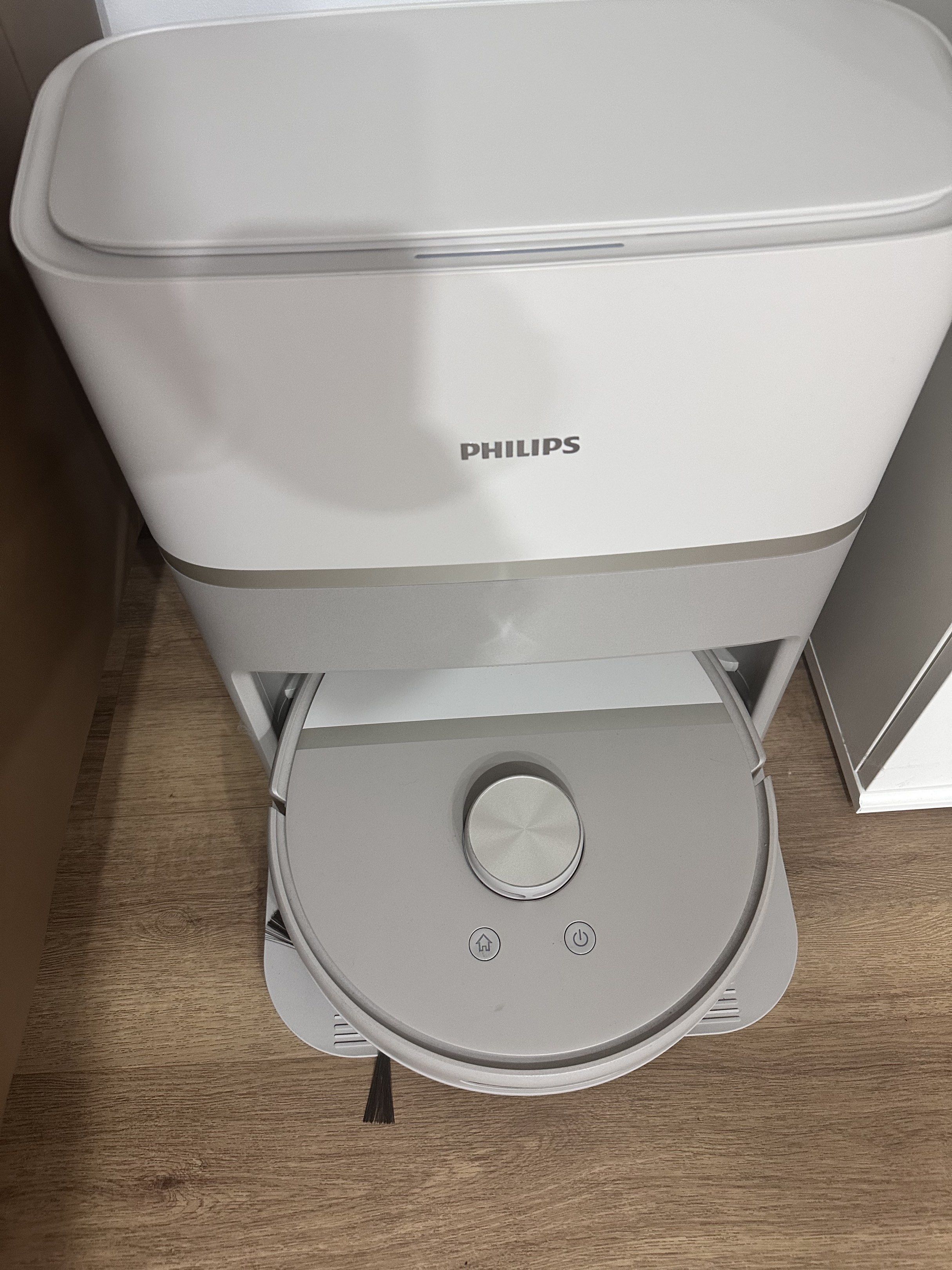 Philips Robot Vacuum Cleaner with Auto-Empty Station, TV & Home ...