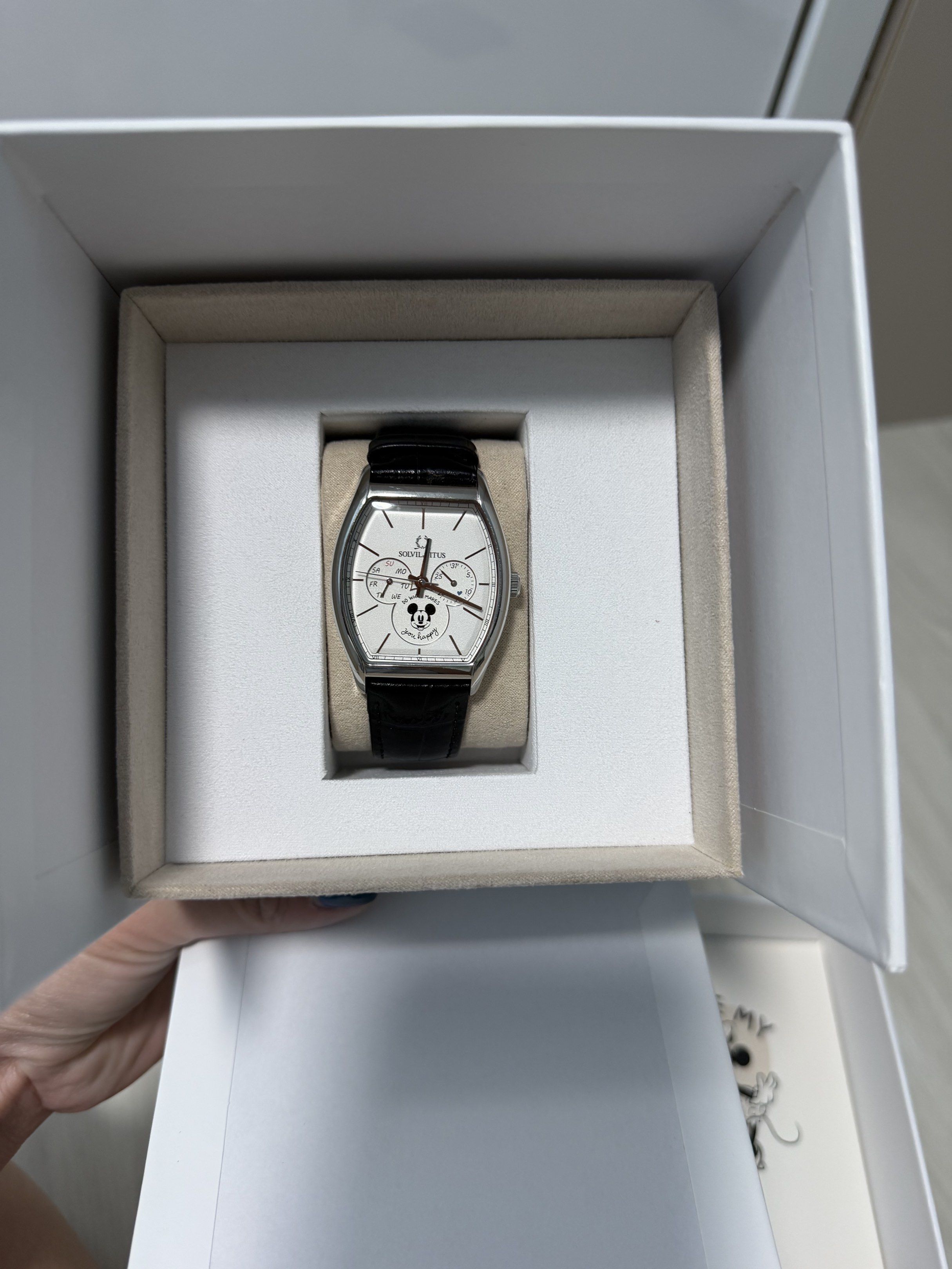 Solvil et Titus Mickey Mouse Watch, Women's Fashion, Watches ...