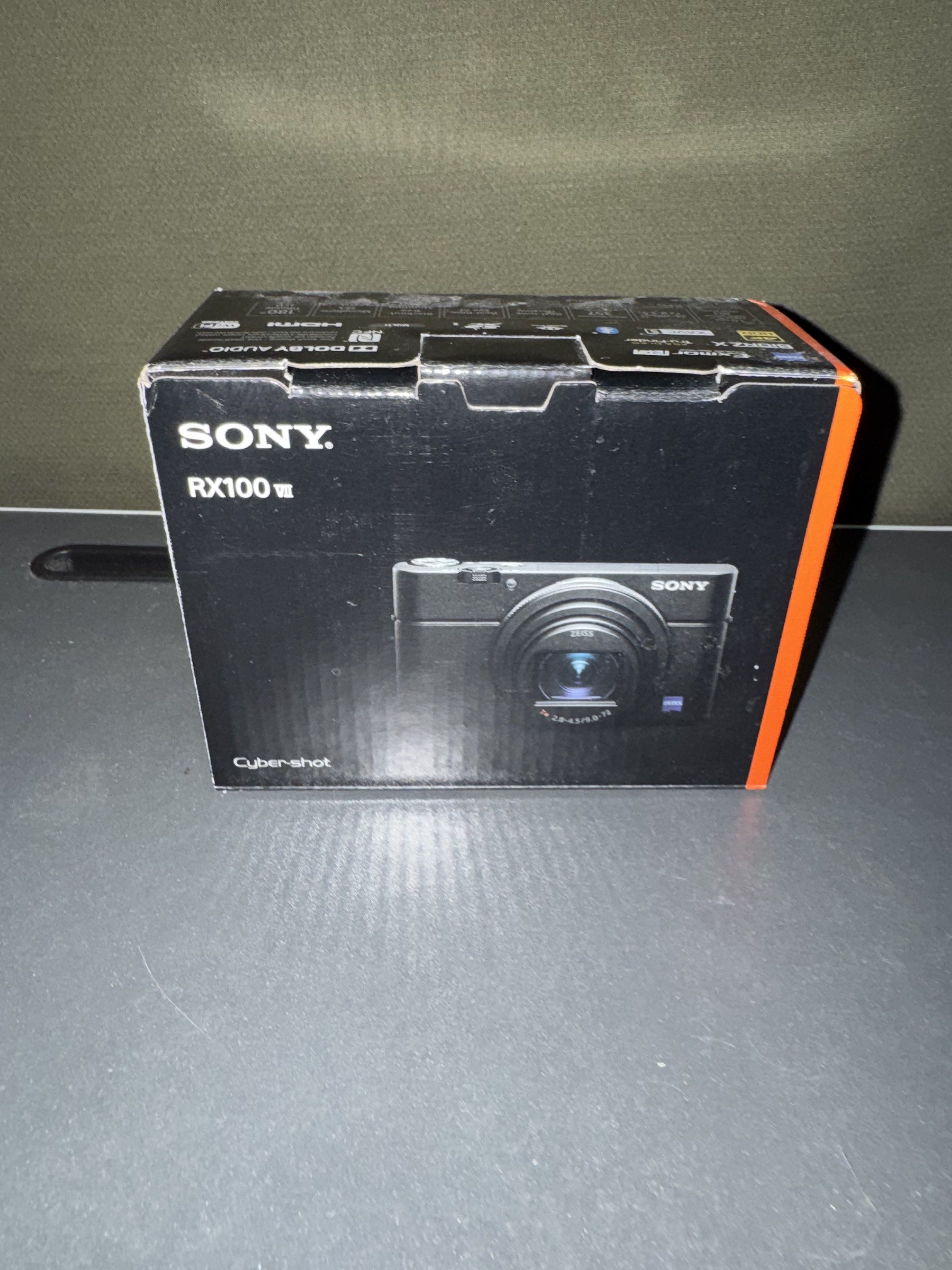 Sony RX100 Mark 7 Digital Camera, Photography, Cameras on Carousell