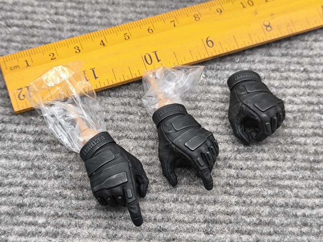 1/6 scale Toys Glove Hand with pegs, Hobbies & Toys, Toys & Games on ...