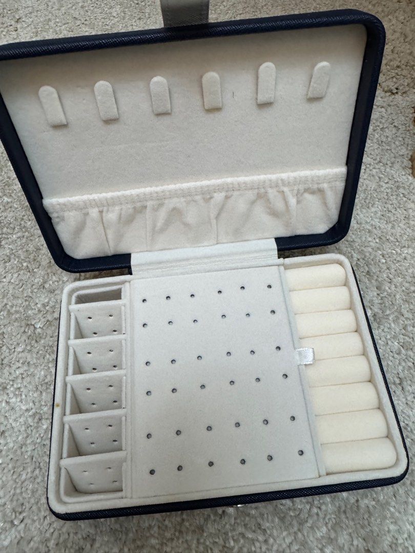 飾物盒, 女裝, 飾物及配件, 飾物架、飾物盒、飾物收納盒 - Carousell