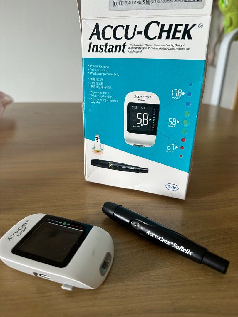 Accu-Chek Instant Blood Glucose Meter Kit, Health & Nutrition, Medical ...