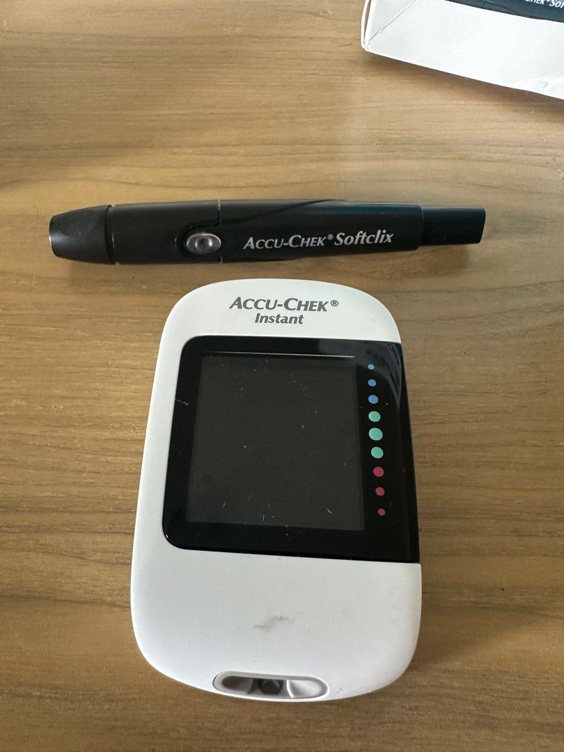 Accu-Chek Instant Blood Glucose Meter Kit, Health & Nutrition, Medical ...