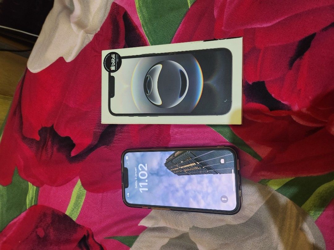 Apple iPhone 16e Black 128GB – Garansi Resmi Juni 2026 (Blibli ...