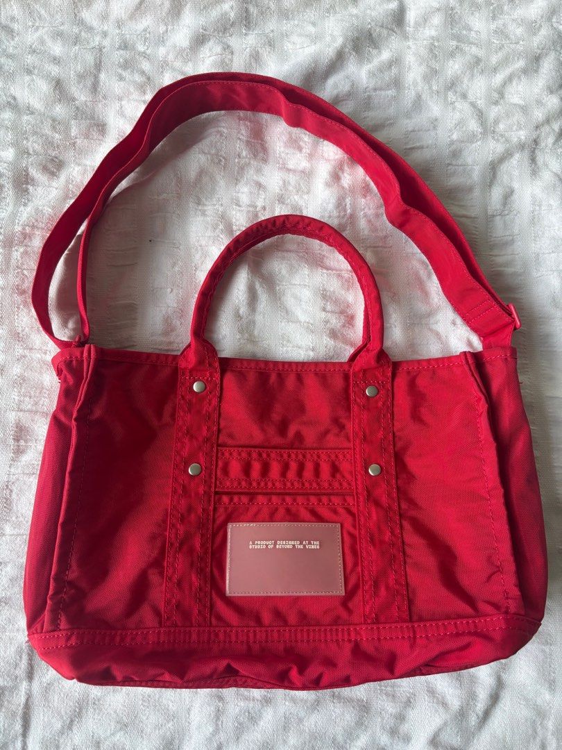 Beyond The Vines Crunch Carryall 01 Cherry Red, Women's Fashion, Bags ...