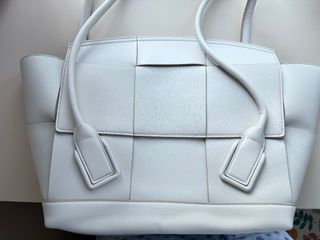 Bottega Venata Arco Tote Bag, 名牌, 手袋及銀包 - Carousell
