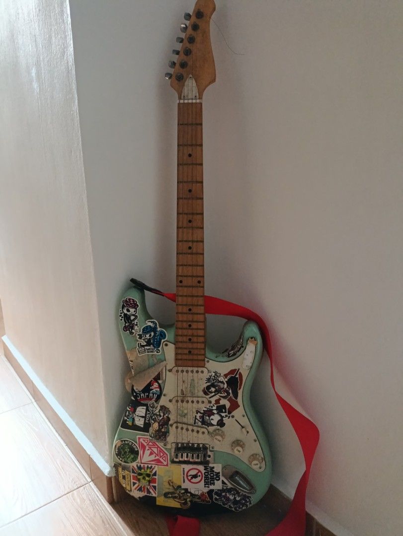 Electric Guitars - Various Models, Hobbies & Toys, Musical Instruments ...