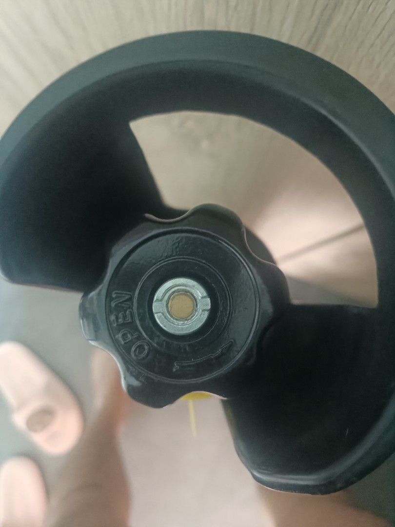 Medical Oxygen Tank With Regulator, Everything Else on Carousell