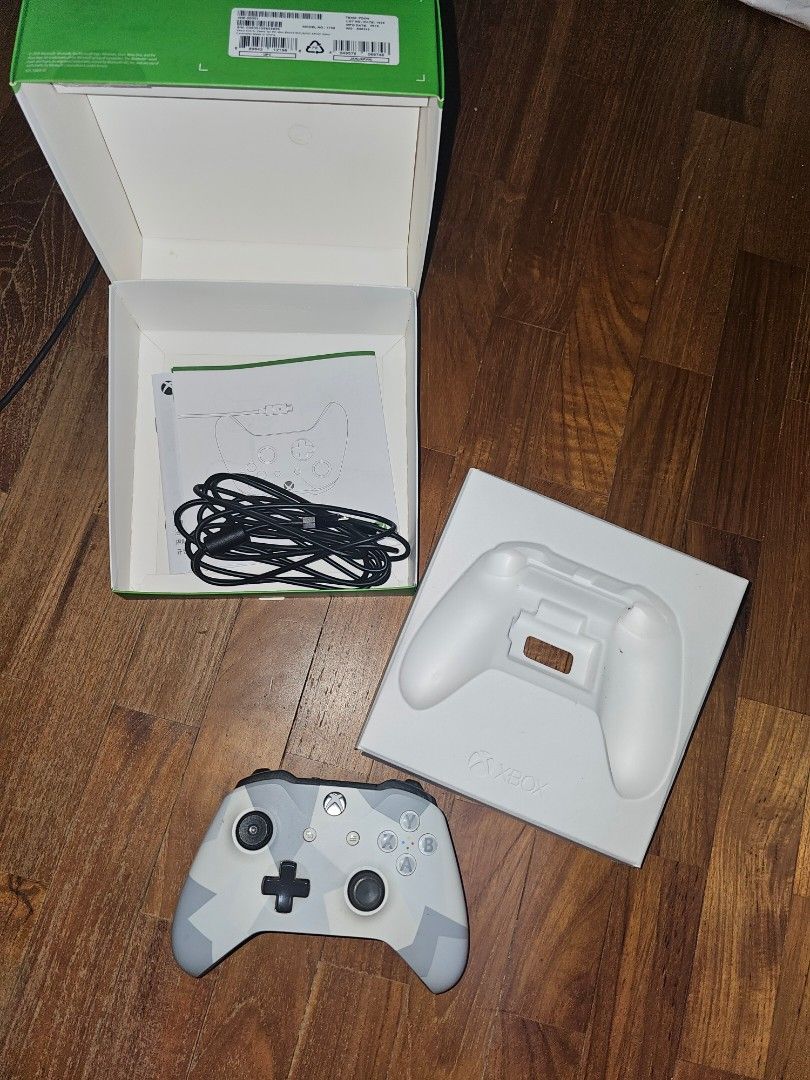Xbox controller with wire, Video Gaming, Gaming Accessories ...