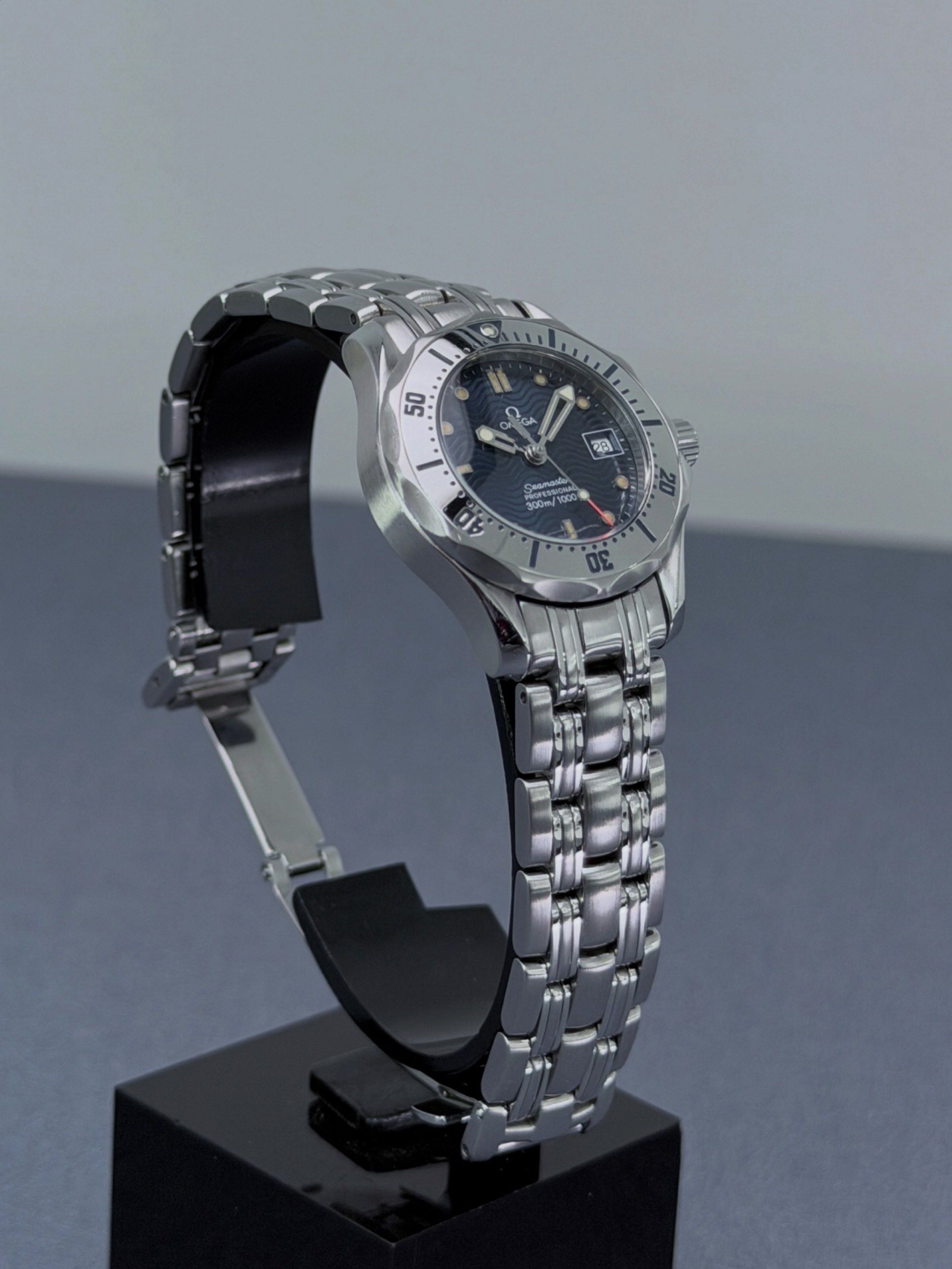 1995 28mm Omega Seamaster Professional 300M ref.2582.80 Blue Waffle ...