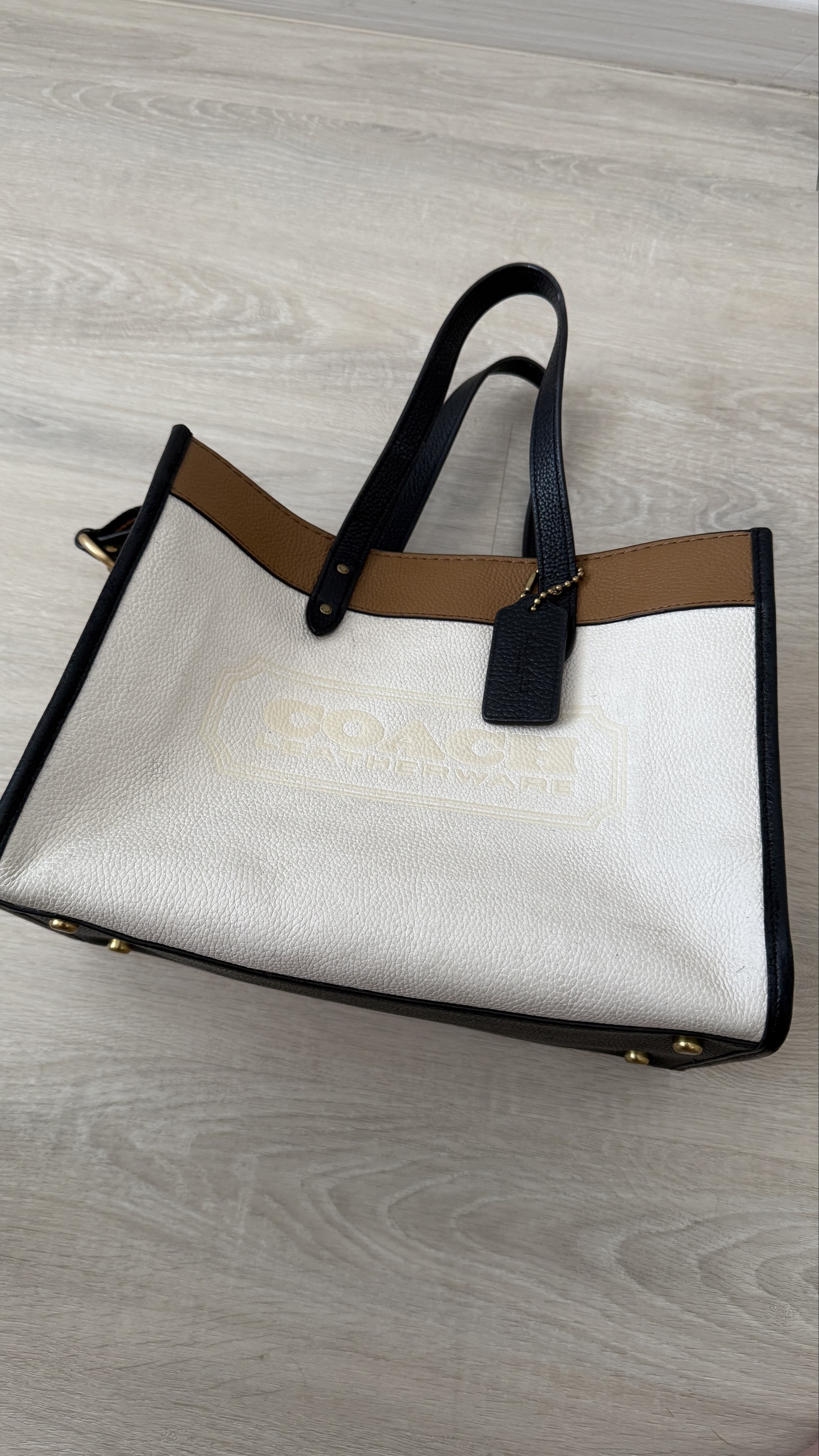 Coach Field Tote 22 In Colorblock, Women's Fashion, Bags & Wallets ...