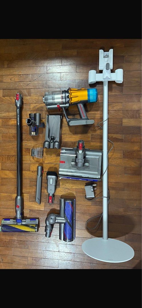 Dyson V12 Detect Slim Submarine + Free Wet Roller, TV & Home Appliances ...