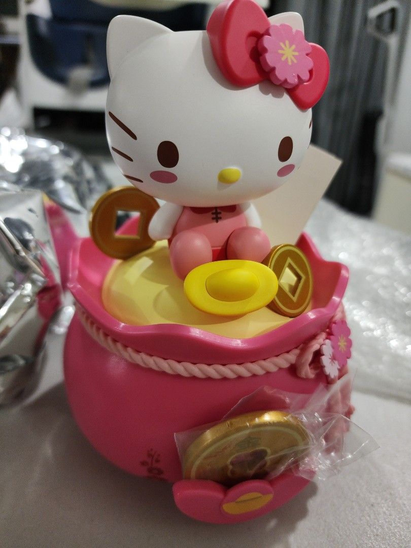 Hello Kitty Lucky Cat Figurine Coin Bank, Hobbies & Toys, Toys & Games ...