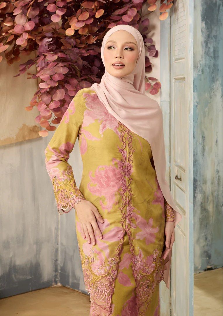 Maysa Golden Minimalace 2026, Women's Fashion, Muslimah Fashion, Baju ...