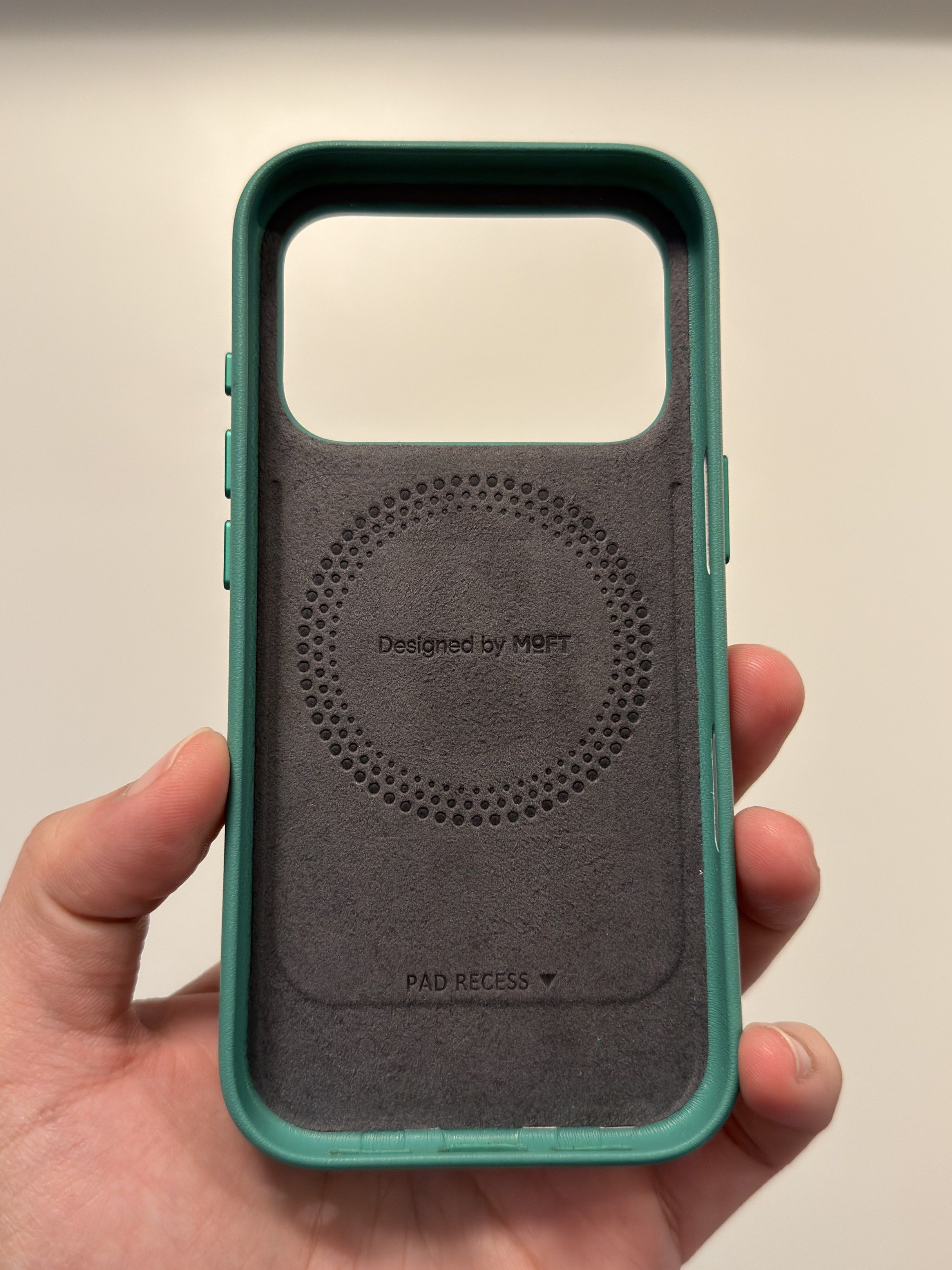 Moft iPhone 17 Pro Oz Green, Mobile Phones & Gadgets, Mobile & Gadget ...