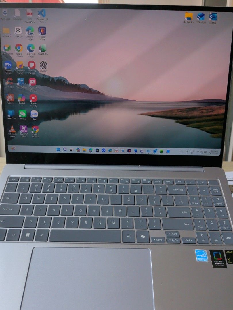 Samsung touchscreen Laptop - Snapdragon X elite 16Gb , storage 512gb ...