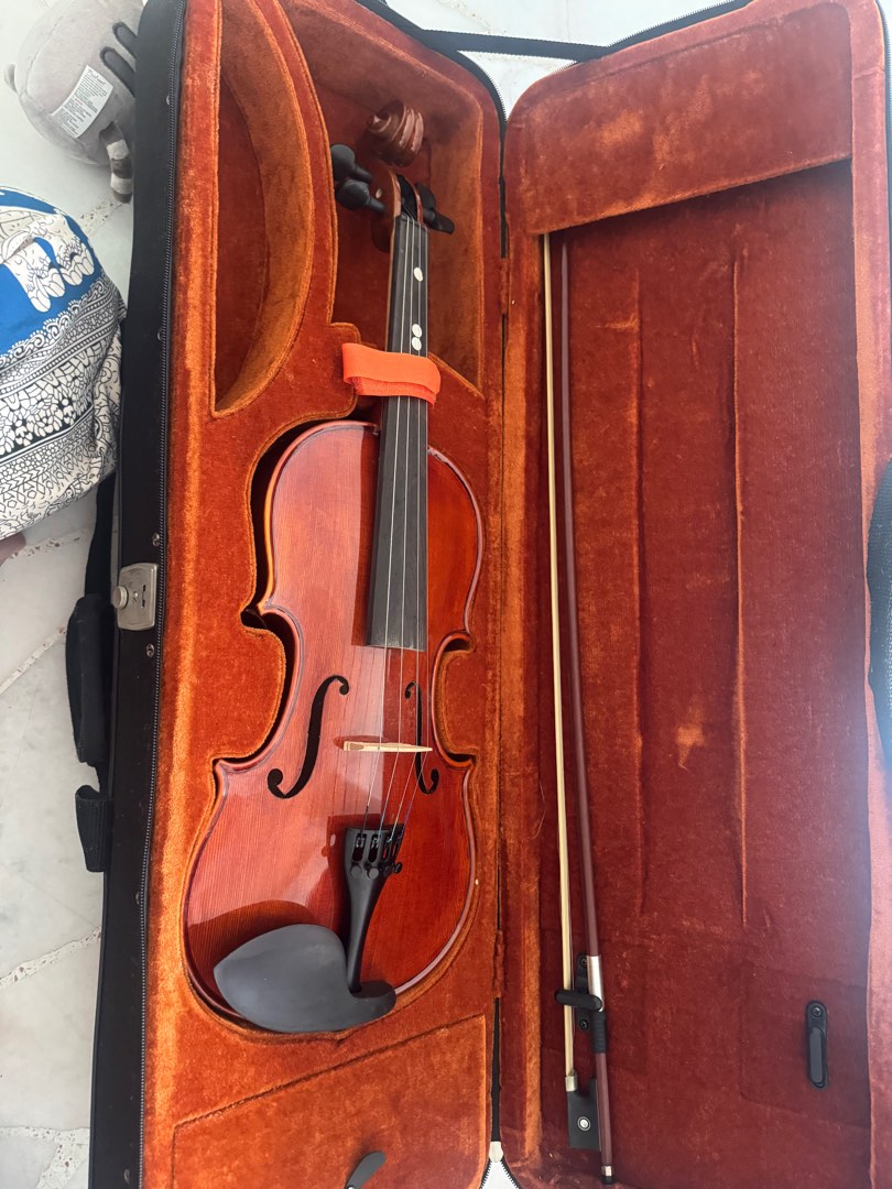 Violin, Hobbies & Toys, Musical Instruments on Carousell