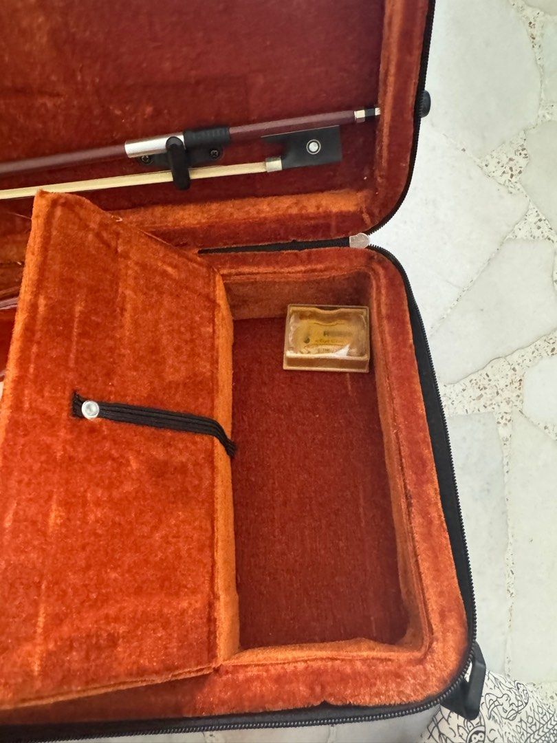 Violin, Hobbies & Toys, Musical Instruments on Carousell