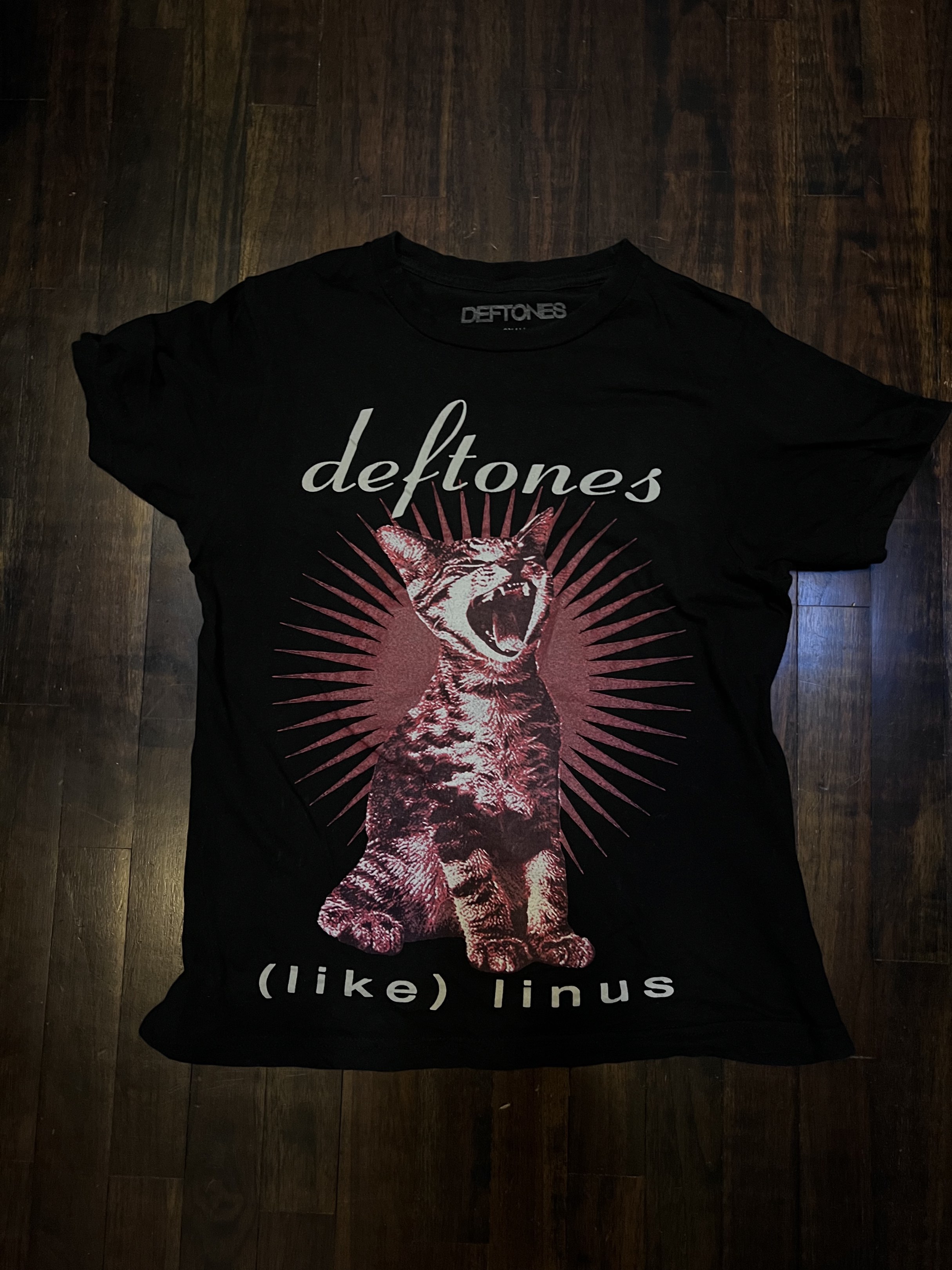 AUTHENTIC deftones (like linus) shirt, Women's Fashion, Tops, Shirts on ...