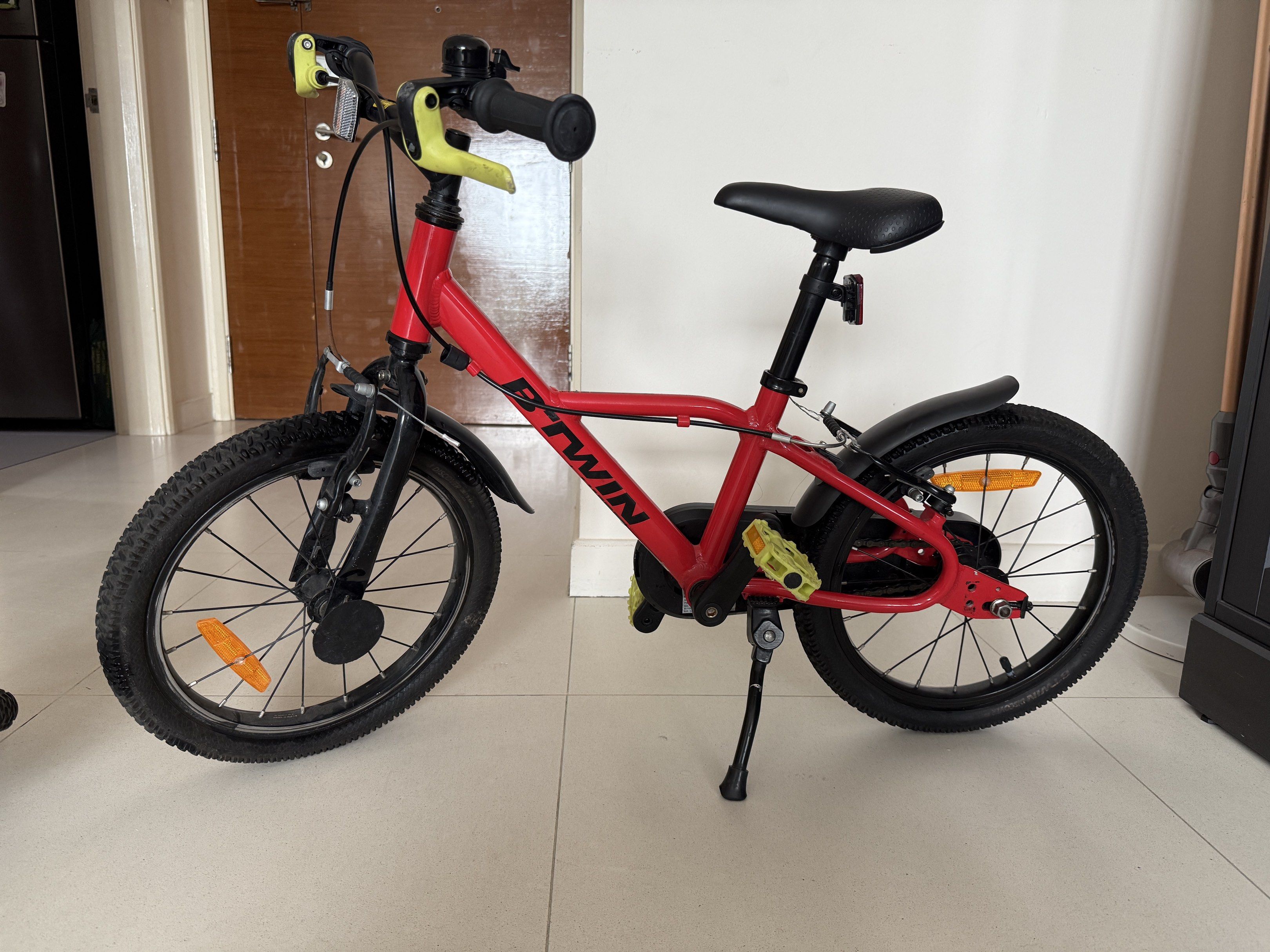 BTWIN 16-inch Kids' Bike - Red, Sports Equipment, Bicycles & Parts, Bicycles on Carousell
