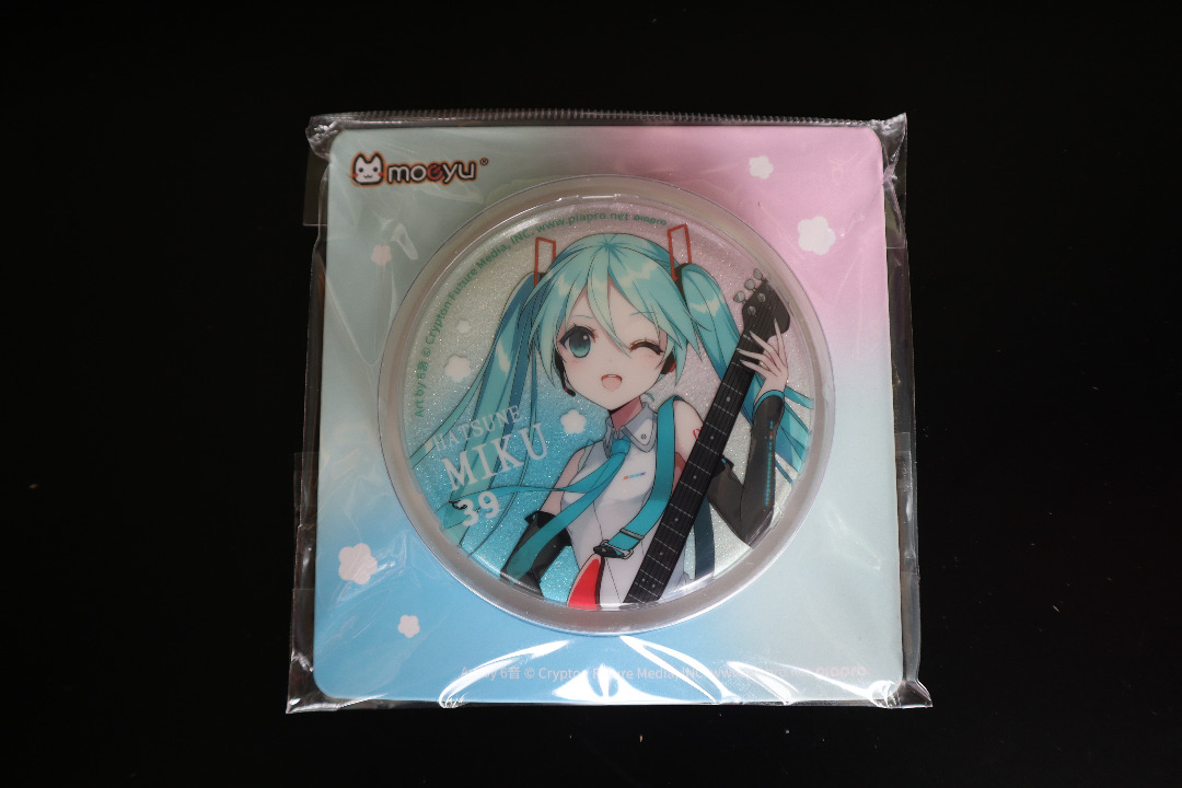 Hatsune Miku Mosyu Badge 75mm, Hobbies & Toys, Collectibles ...