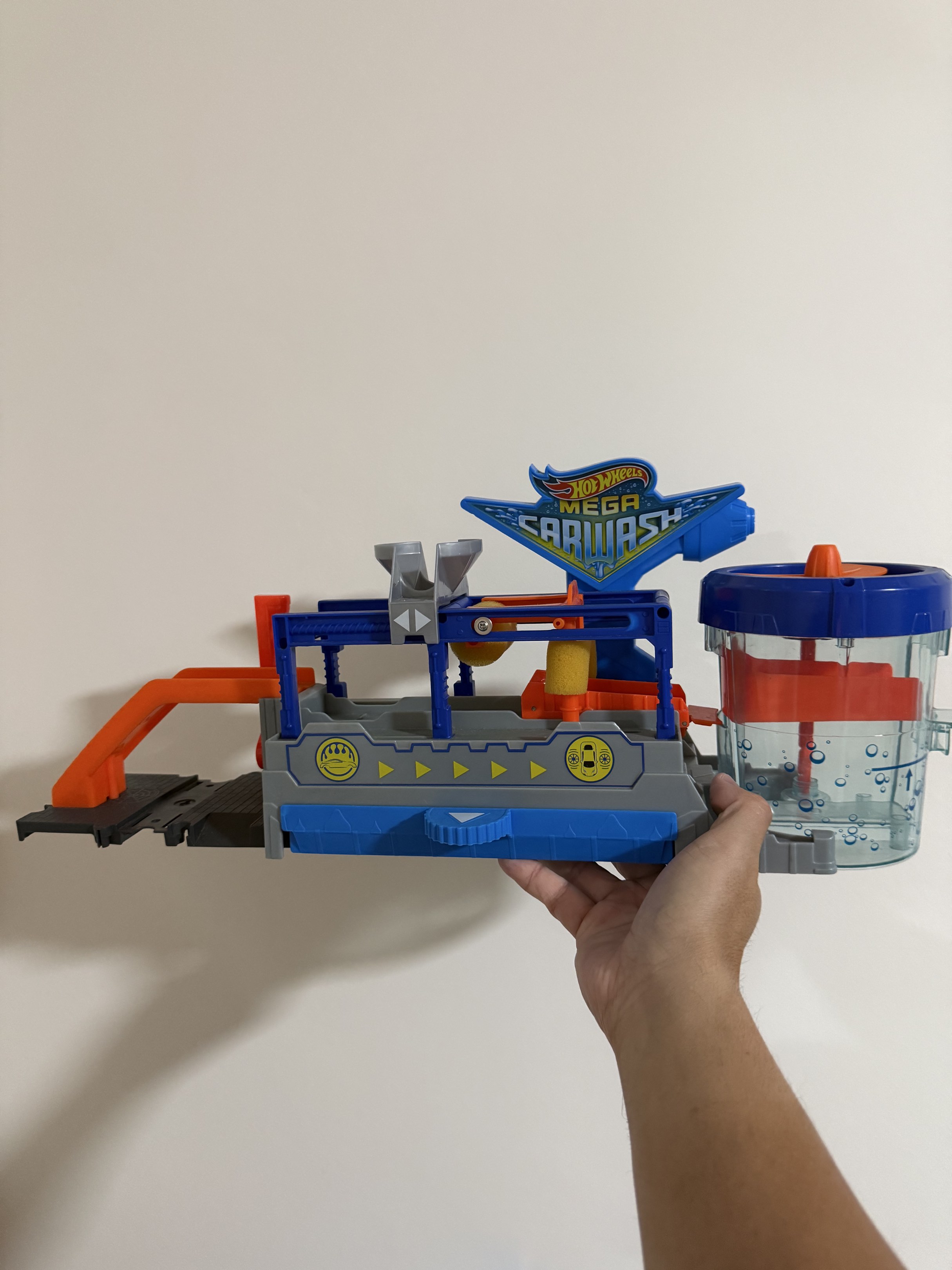 Hot Wheels Mega Car Wash Play Set, Hobbies & Toys, Toys & Games on ...