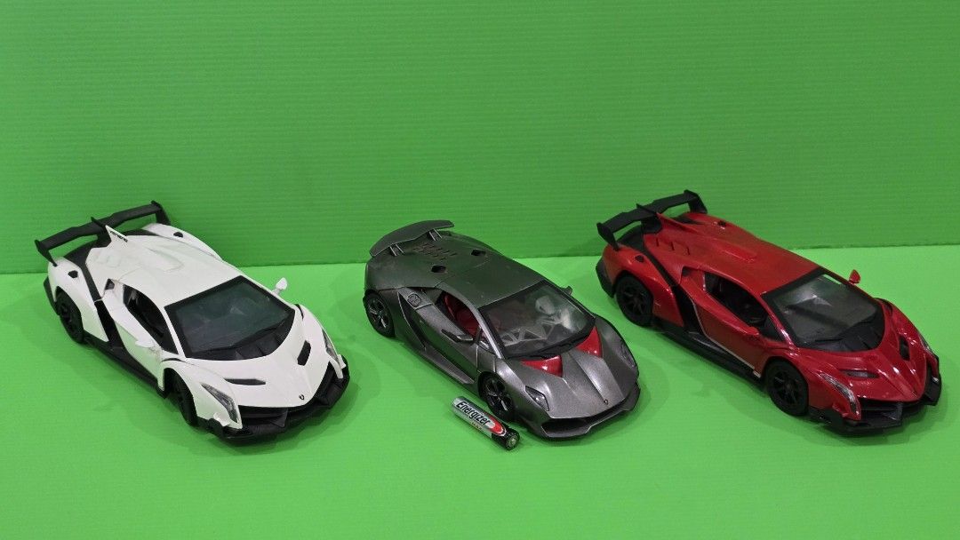Lamborghini Veneno (White), Lamborghini Veneno (Red), Lamborghini Sesto ...