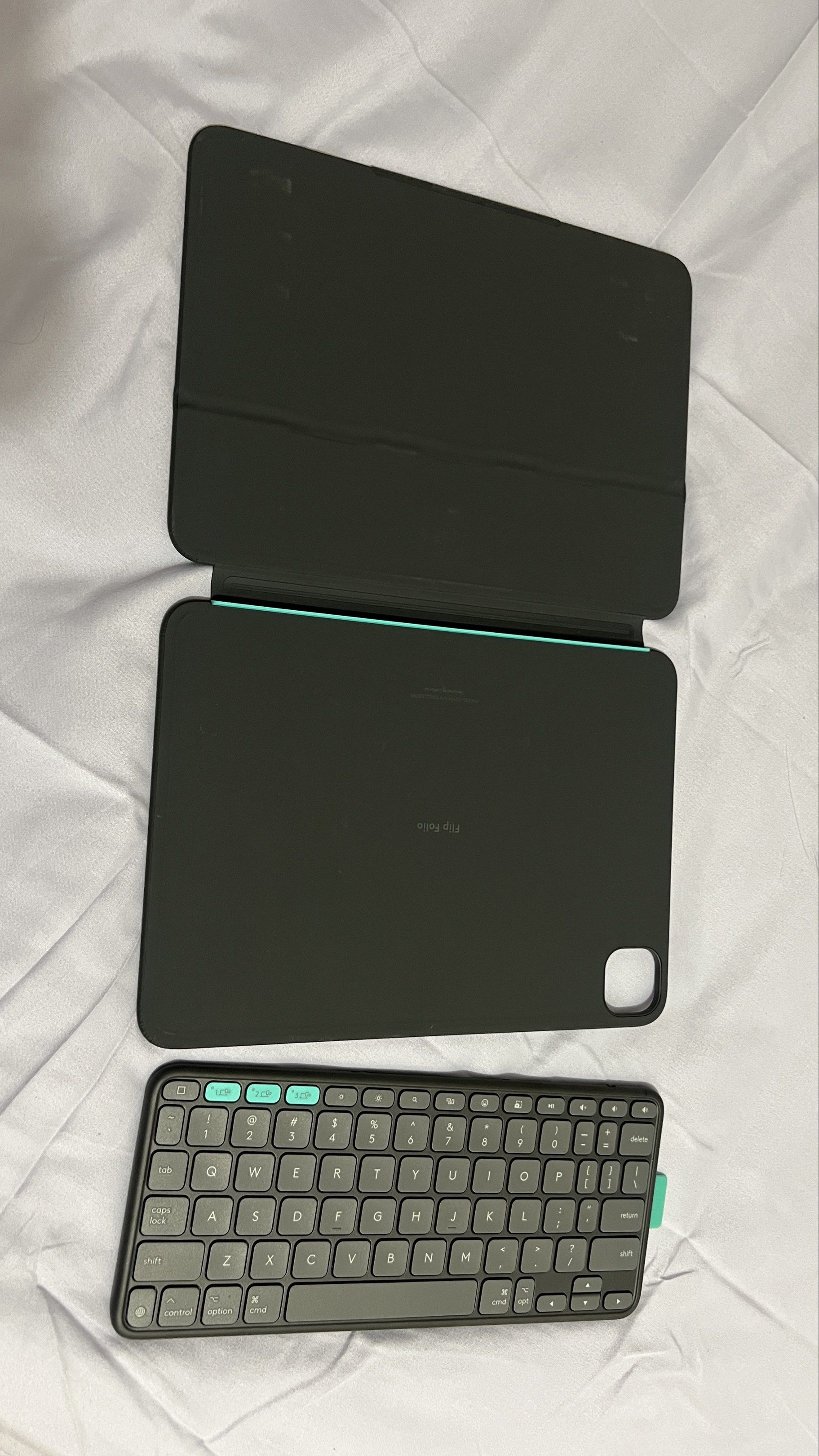 Logitech Flip Folio, Elektronik, Bagian Komputer & Aksesoris di Carousell