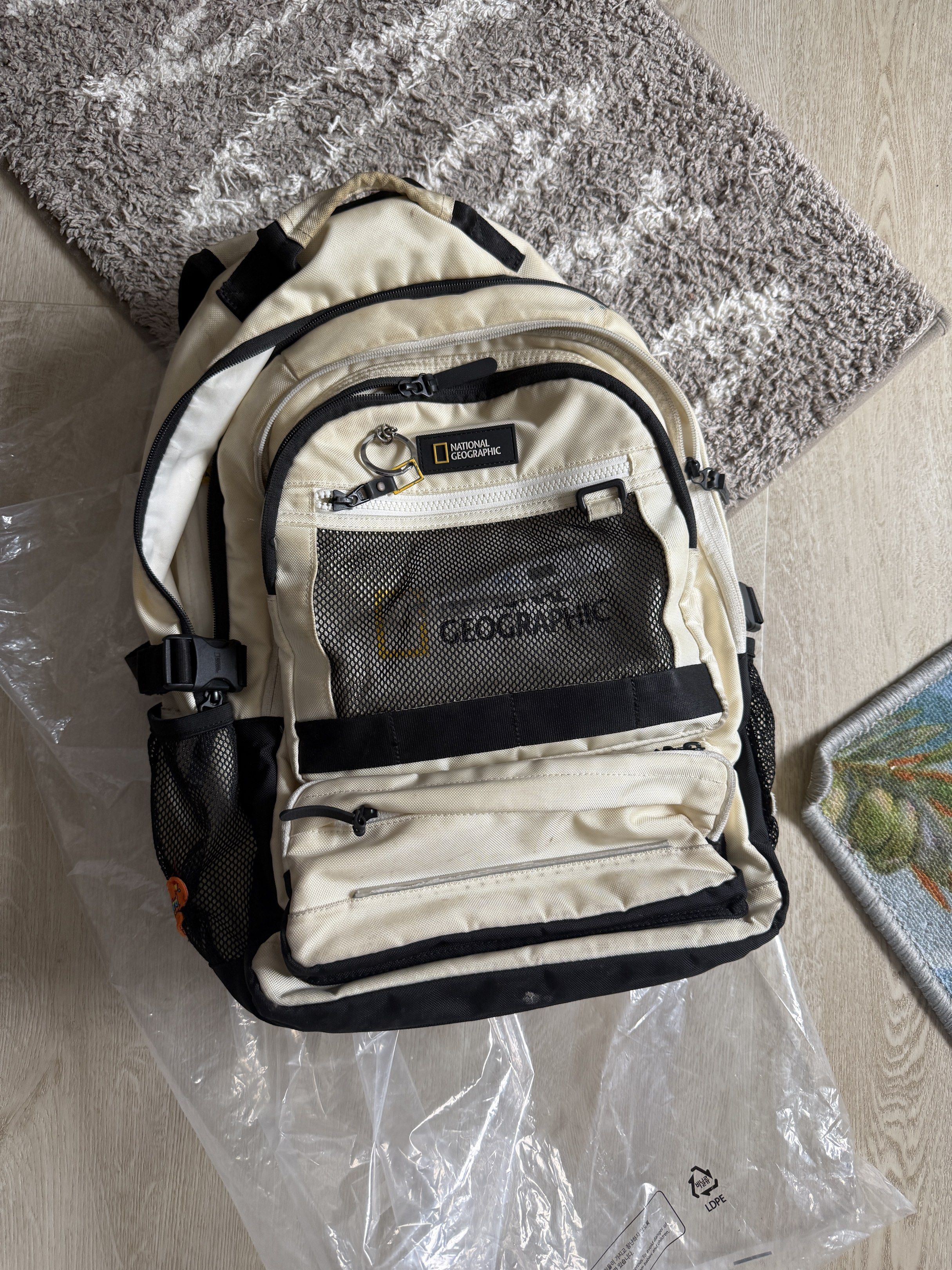 National Geographic Backpack (pachi plus), Men's Fashion, Bags ...