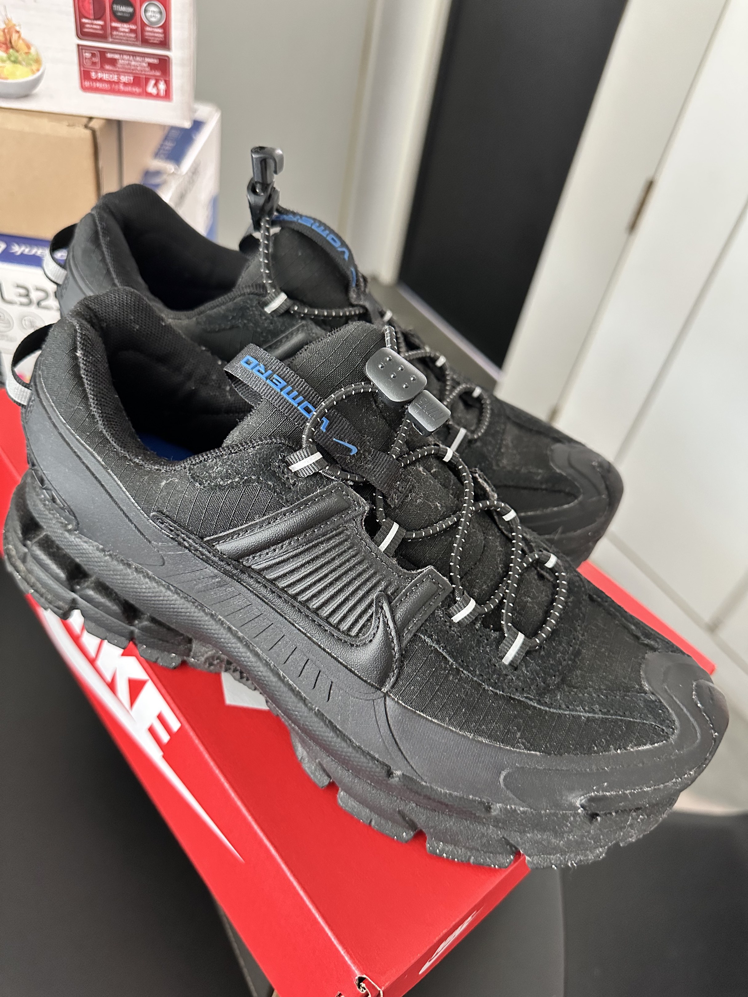 Nike Zoom Vomero Roam Winterised Shoes in Black/Racer Blue, Men's ...