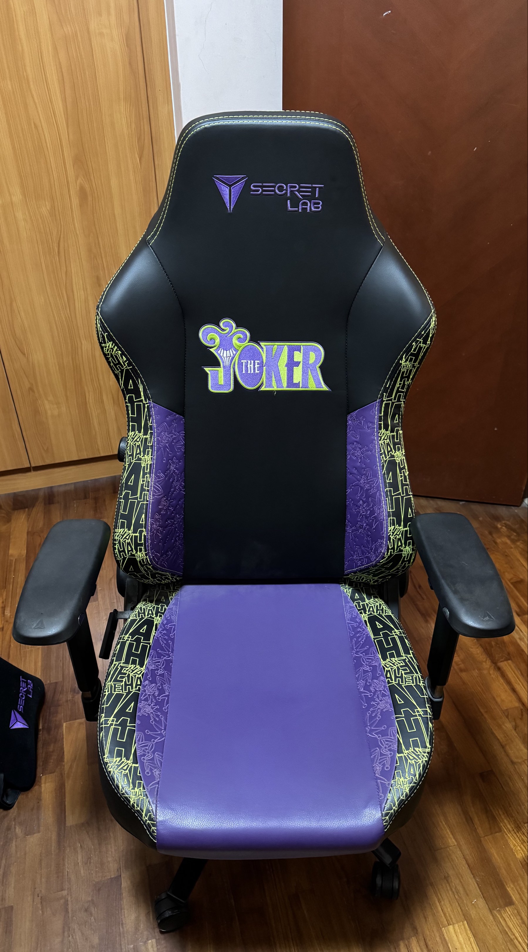 Secretlab Titan 2020 The Joker Edition Gaming Chair, Furniture & Home ...