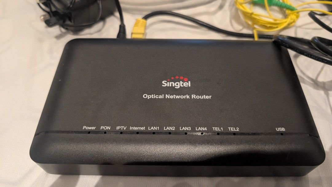Singtel Mesh Router & ZTE ONR Modem, Computers & Tech, Parts ...
