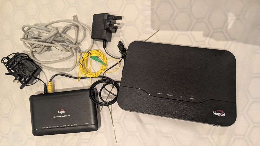 Singtel Mesh Router & ZTE ONR Modem, Computers & Tech, Parts ...