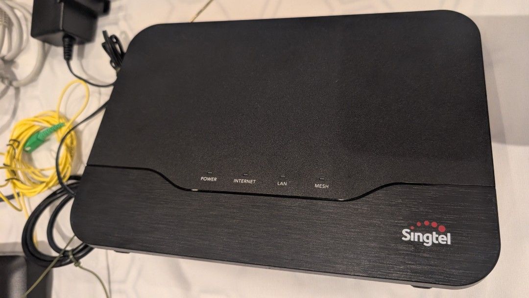 Singtel Mesh Router & ZTE ONR Modem, Computers & Tech, Parts ...