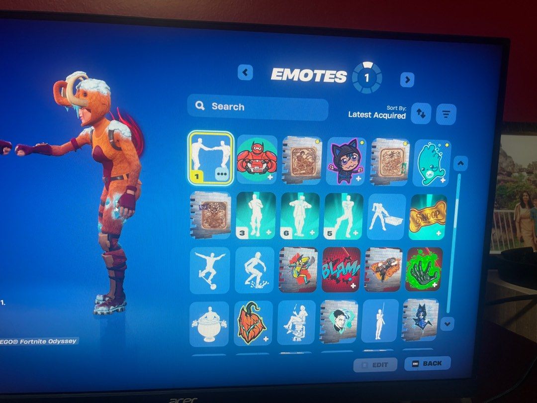 stacked Fortnite Account -28 Rare Skins, Emotes, 30+Pickaxes, 30 ...