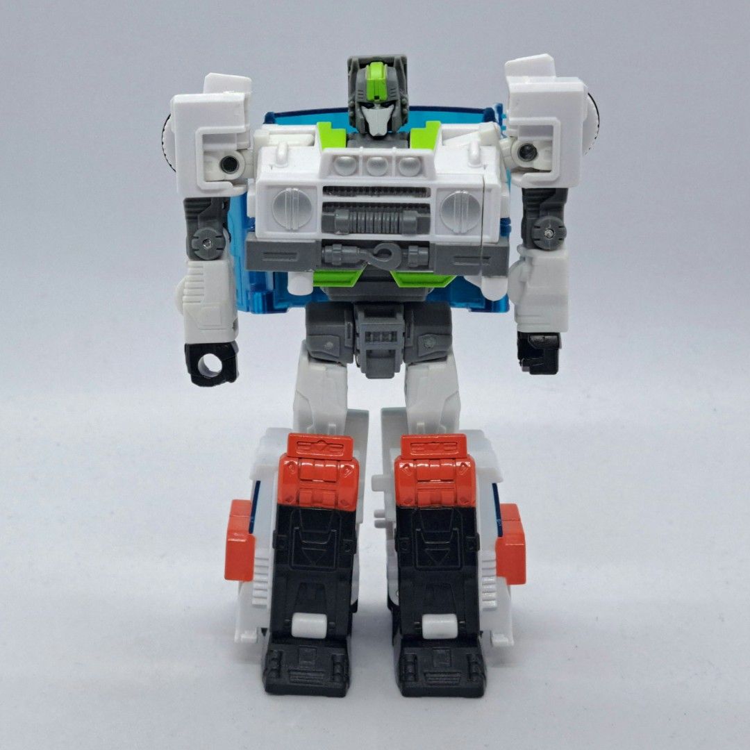 Transformers Legacy Evolution Deluxe Class Medix, Hobbies & Toys, Toys ...