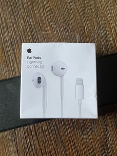 Apple EarPods with Lightning Connector, Audio, Earphones on Carousell