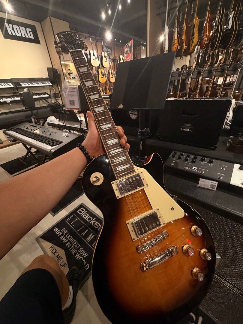 Epiphone Les Paul Electric Guitar with Gator Case, Hobbies & Toys ...