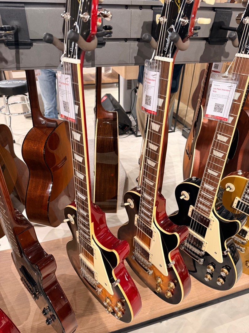 Epiphone Les Paul Electric Guitar with Gator Case, Hobbies & Toys ...